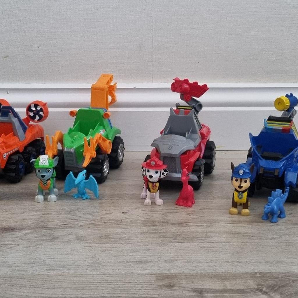 PAW PATROL DINO TOWER, DELUX VEHICLES & BOOK in NE34 Tyneside für 40,00 ...