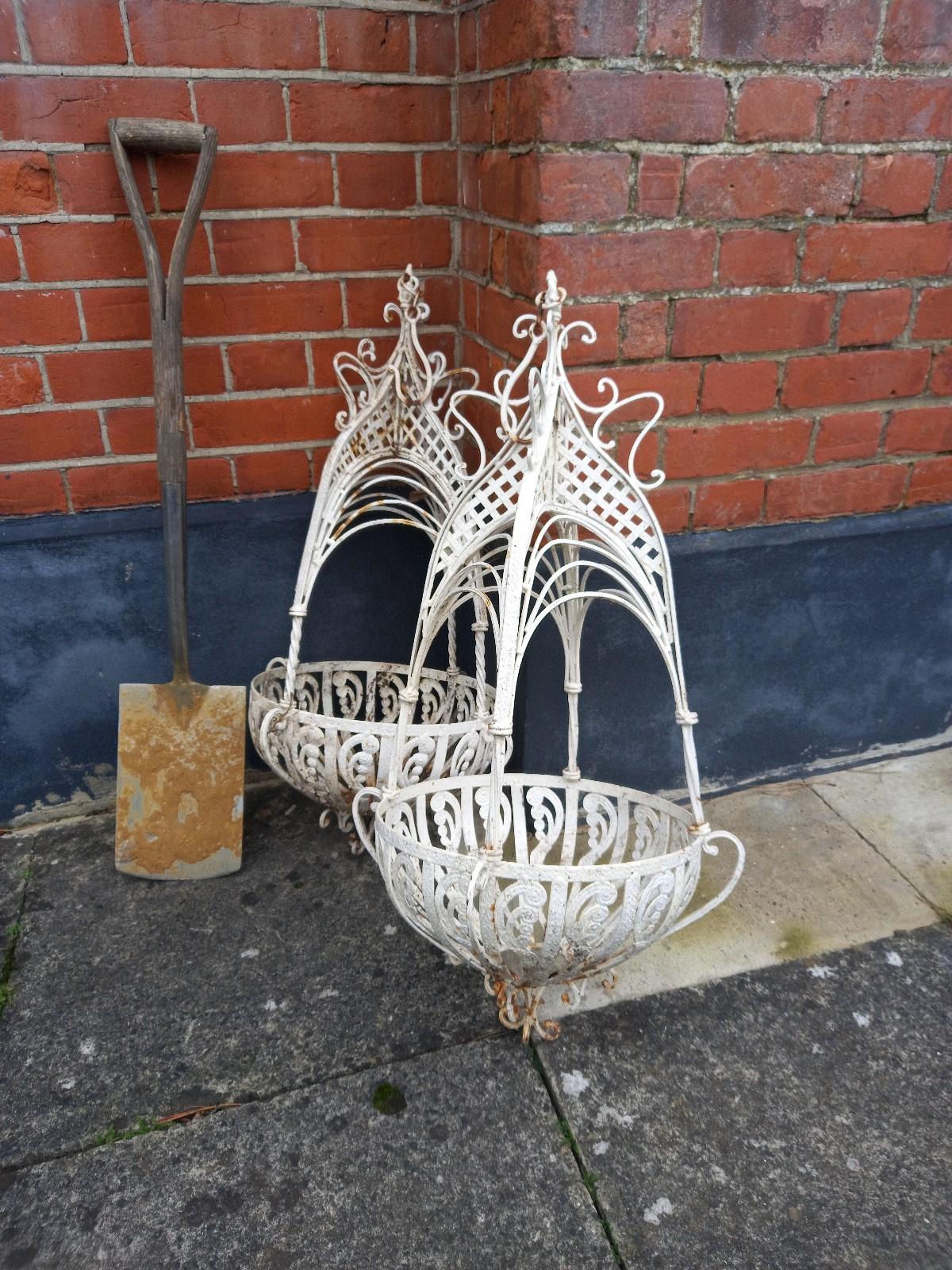 two very large hanging baskets in CT6 Bay für £ 50,00 zum Verkauf ...