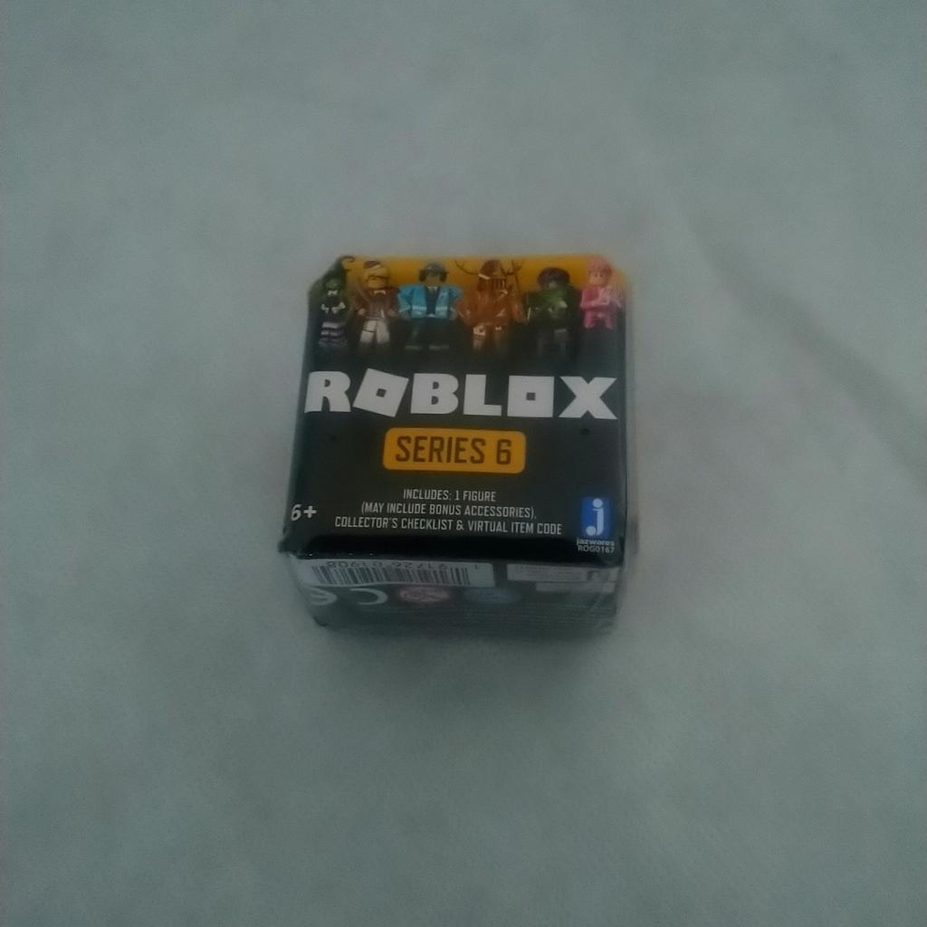 Roblox series 6 mystery figure. in B32 Birmingham für £ 3,00 zum ...