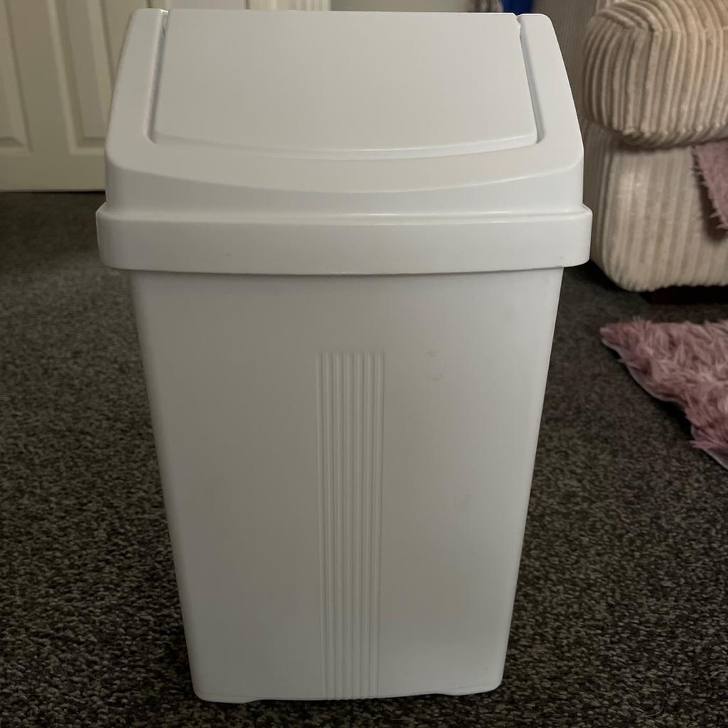 8 Litre Swing Bin in Rotherham für £ 5,00 zum Verkauf | Shpock AT