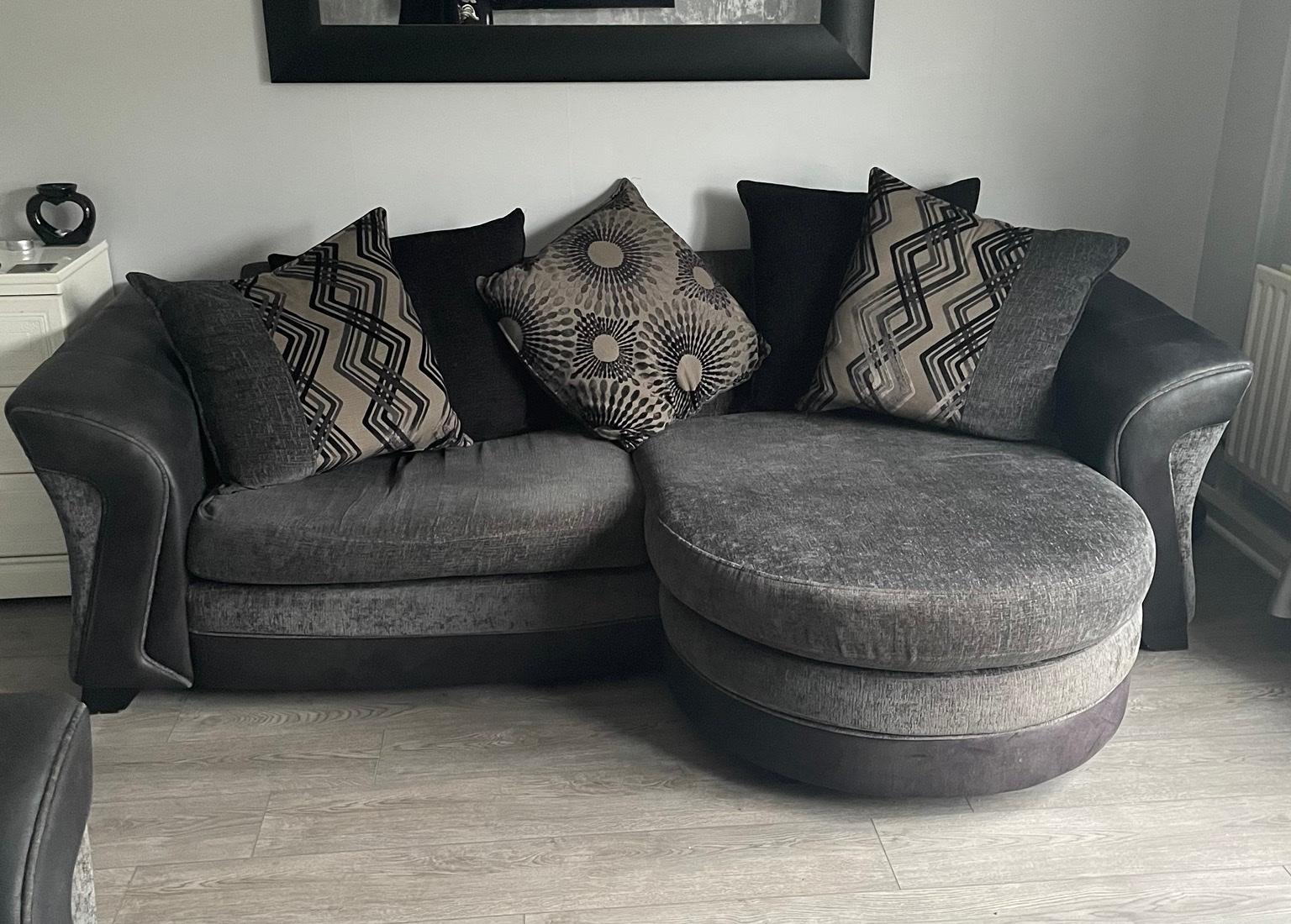 3 seater sofa. in TW16 London for free for sale | Shpock