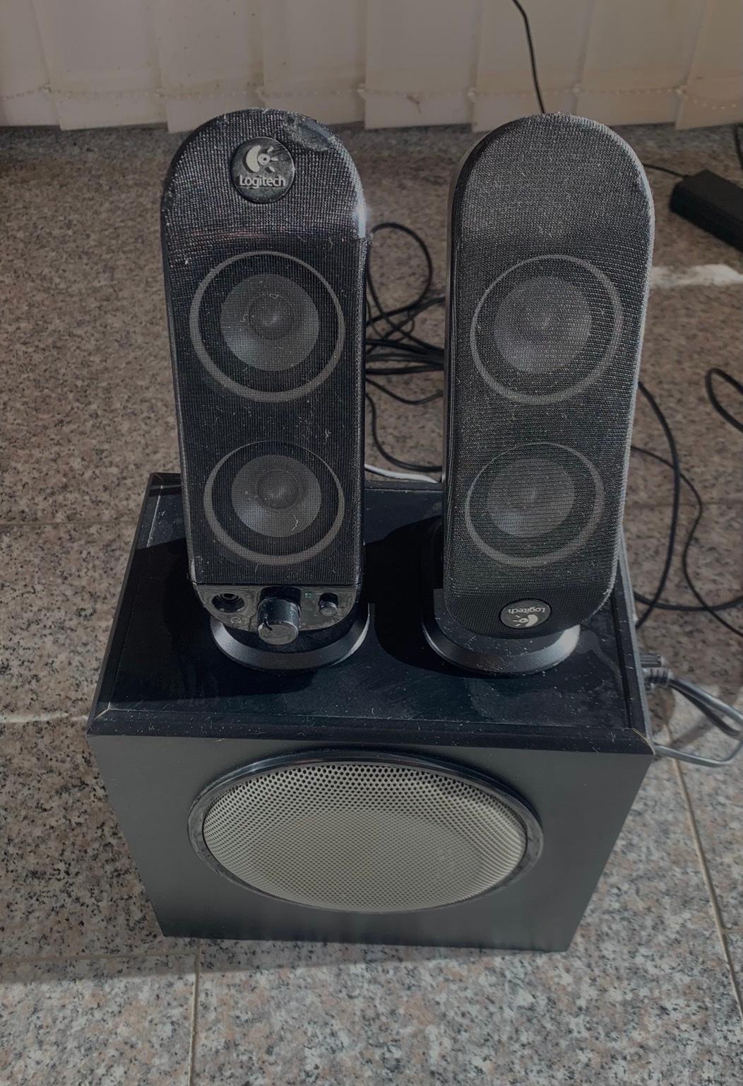 Logitech 2.1 Lautsprecher / Boxen in 6020 Innsbruck für gratis zum ...