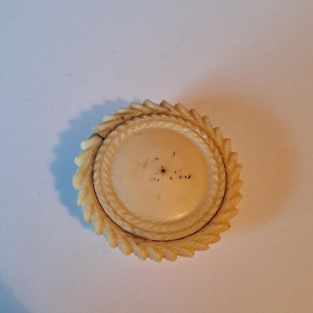 Antique Communion Wafer Box in SG13 East Hertfordshire für 19,00 £ zum ...