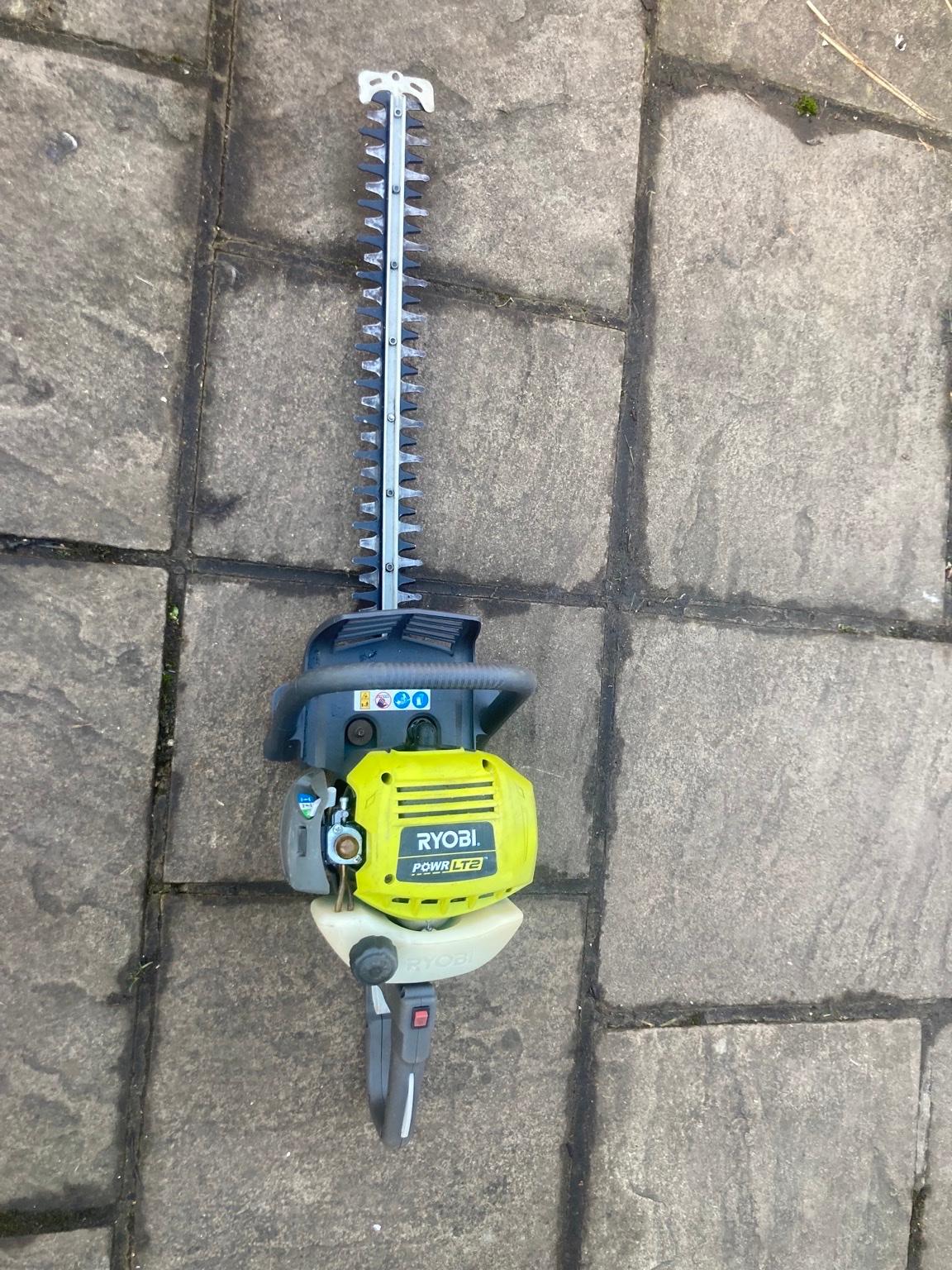 Ryobi LT2 Hedge Cutter 2 Stroke Petrol Tools in Broxbourne für 75,00 ...
