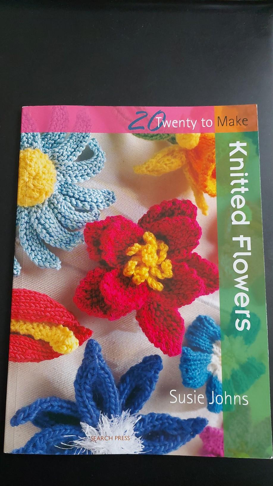 Knitting Flowers Book Patterns Mothers day in SE25 London für 3,00 ...