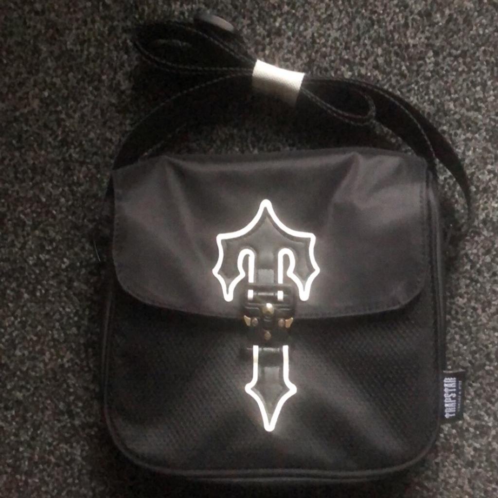 Trapstar pouch in WS2 Walsall für £ 50,00 zum Verkauf | Shpock AT