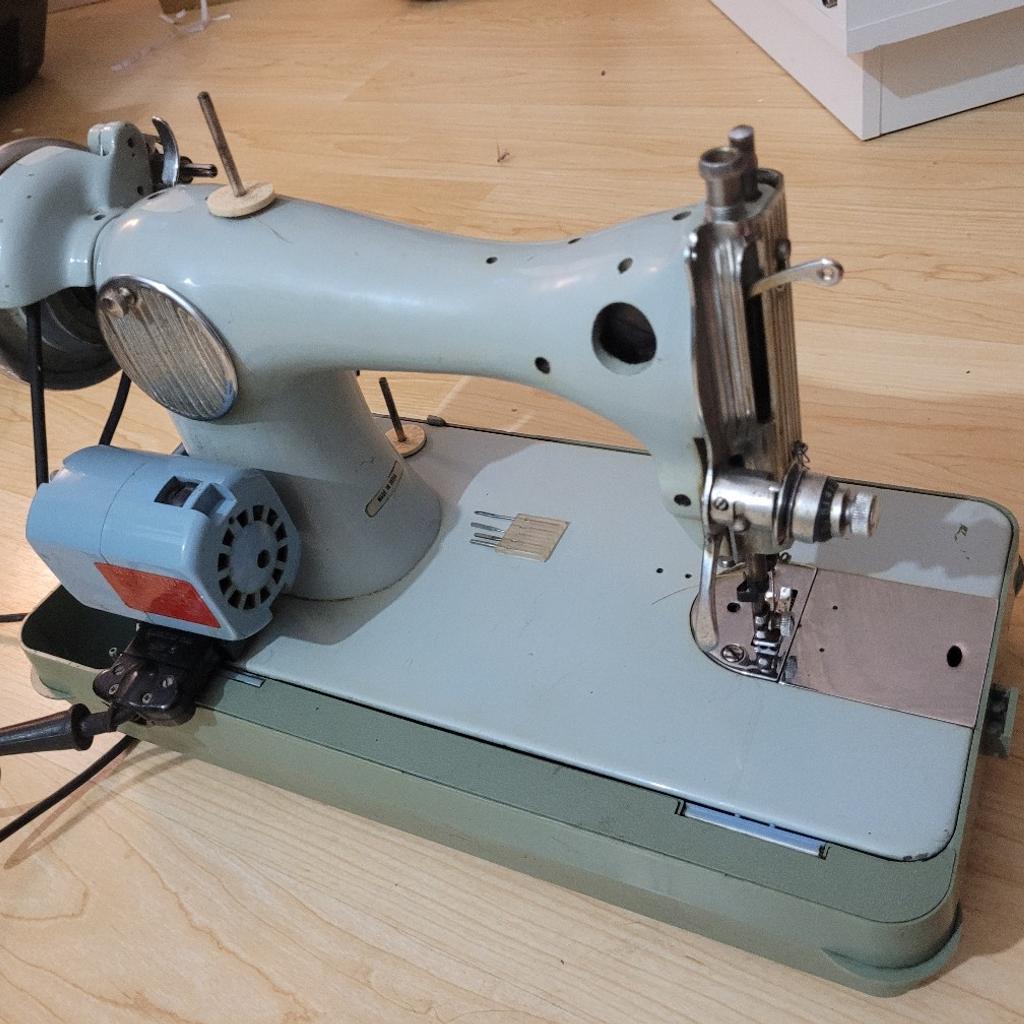 Vintage 1906s blue electric sewing machine in TF2 Telford für £ 25,00 ...