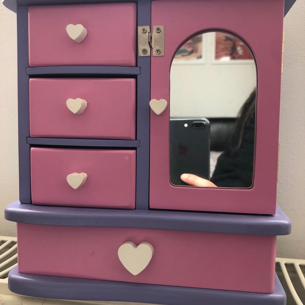 Mini wardrobe jewellery box in E6 London Borough of Newham für £ 8,00 ...
