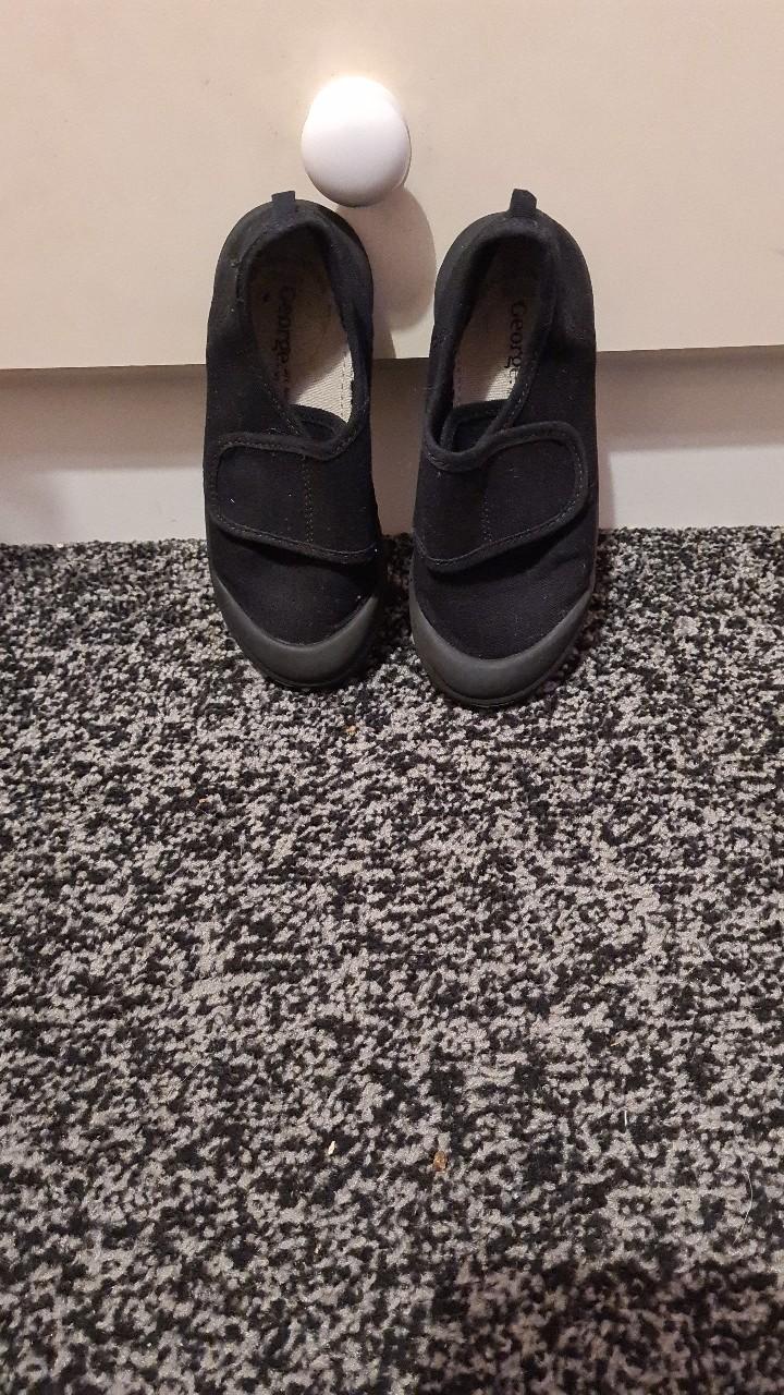 girls school pumps in DY1 Dudley für £ 0,50 zum Verkauf | Shpock AT