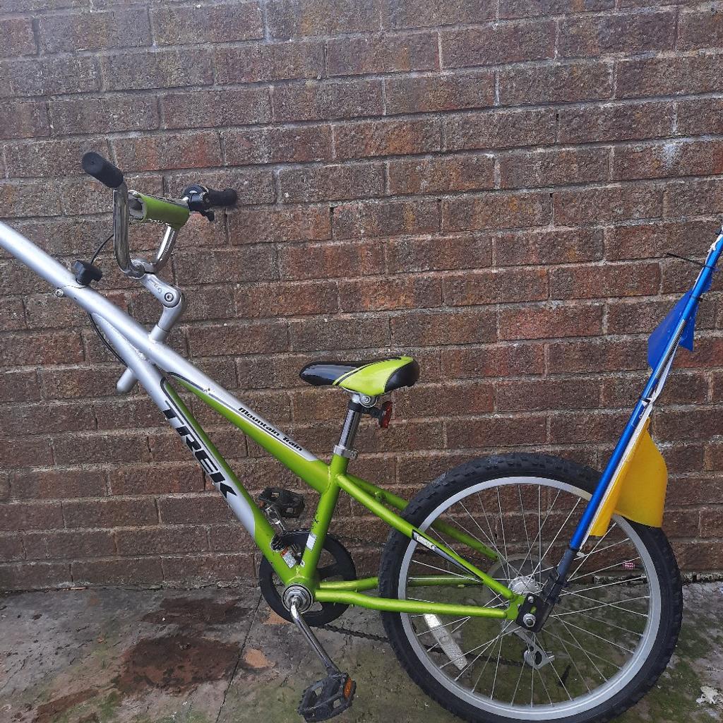 trek mountain train tag along bicycle. in B71 Sandwell for £35.00 for ...