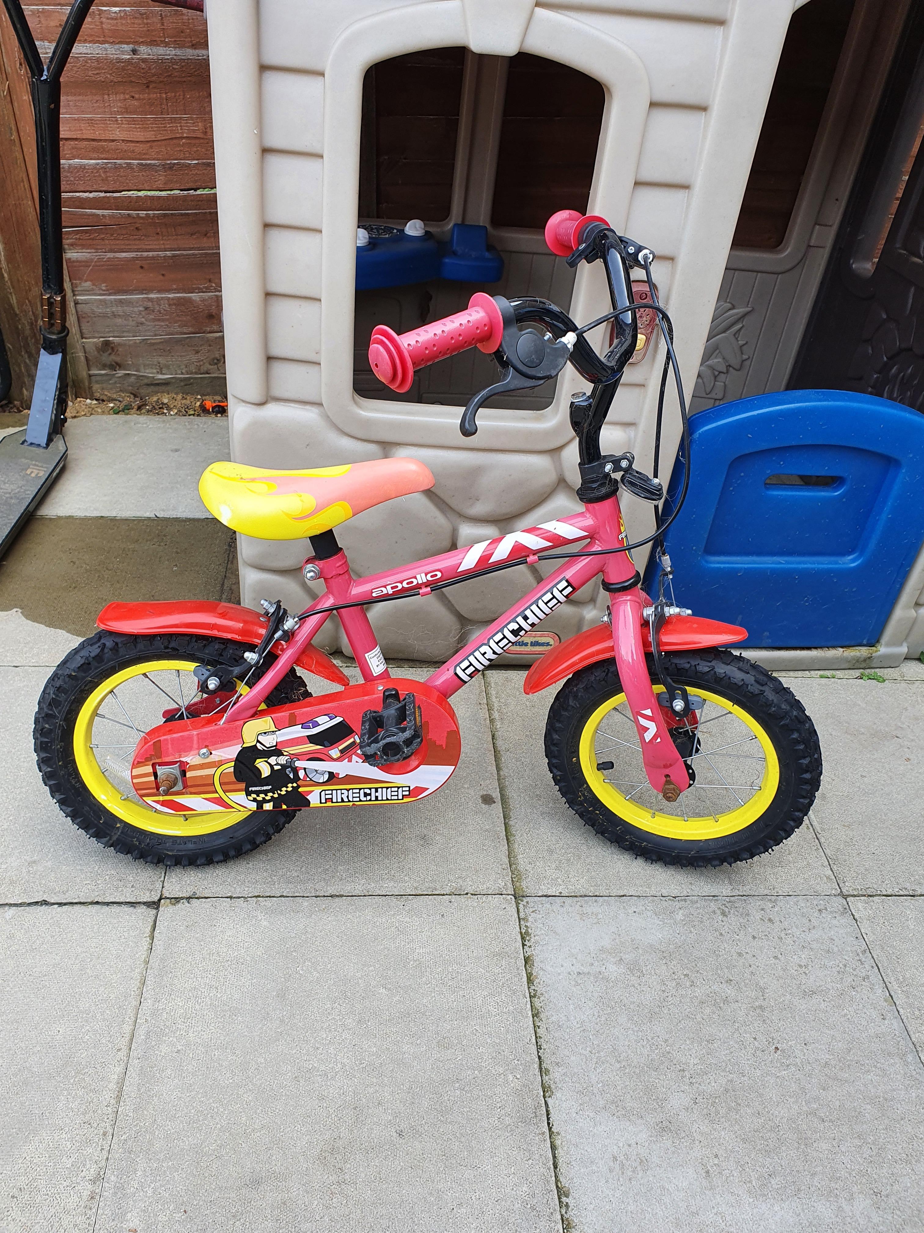 First bike. Fireman design in RM5 Havering für 5,00 £ zum Verkauf ...
