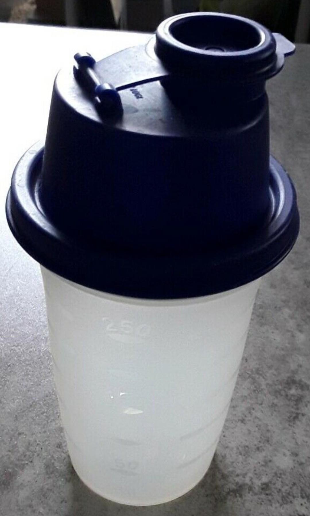 Tupperware Shaker in 13059 Neu-Hohenschönhausen für 4,00 € zum Verkauf ...