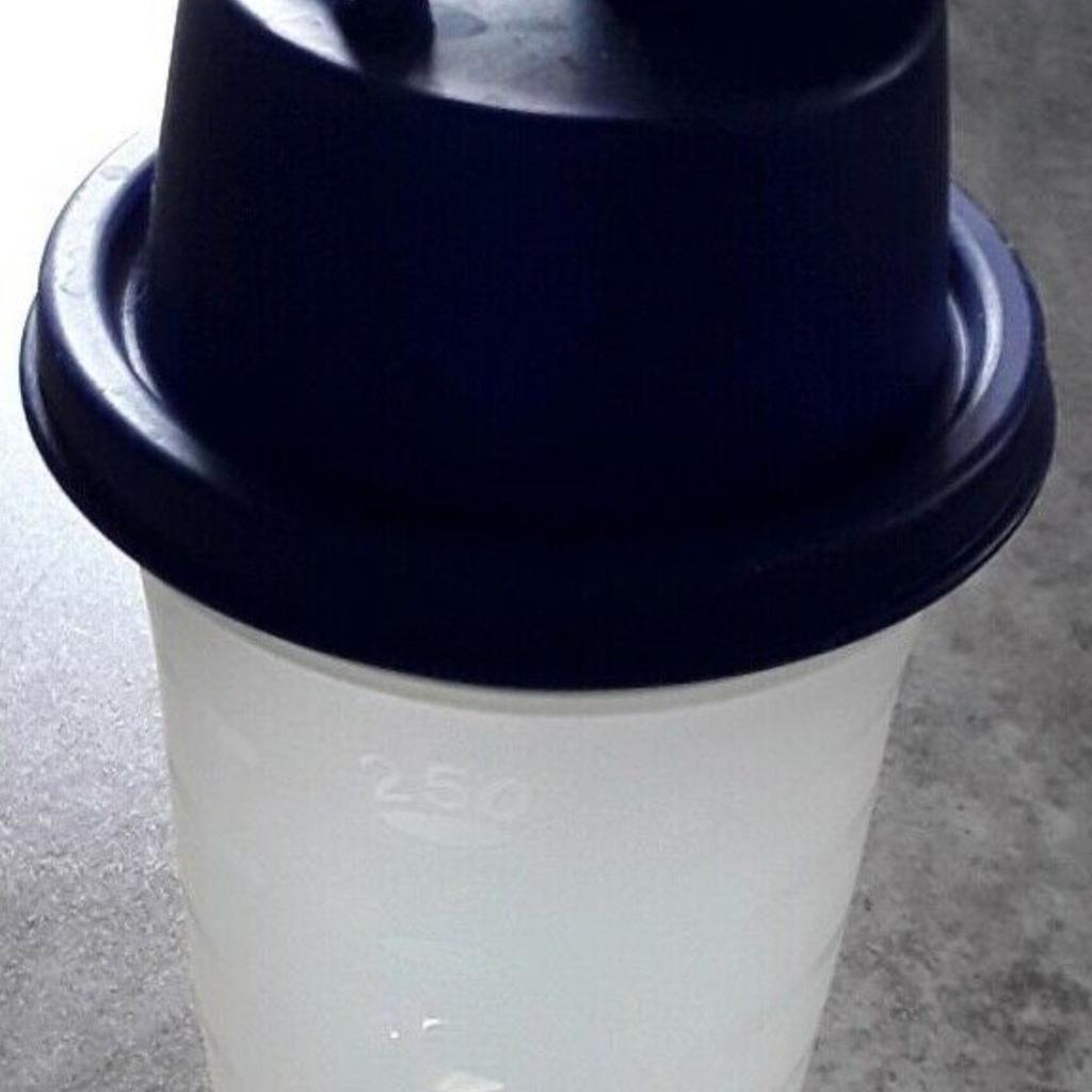 Tupperware Shaker in 13059 Neu-Hohenschönhausen für 4,00 € zum Verkauf ...
