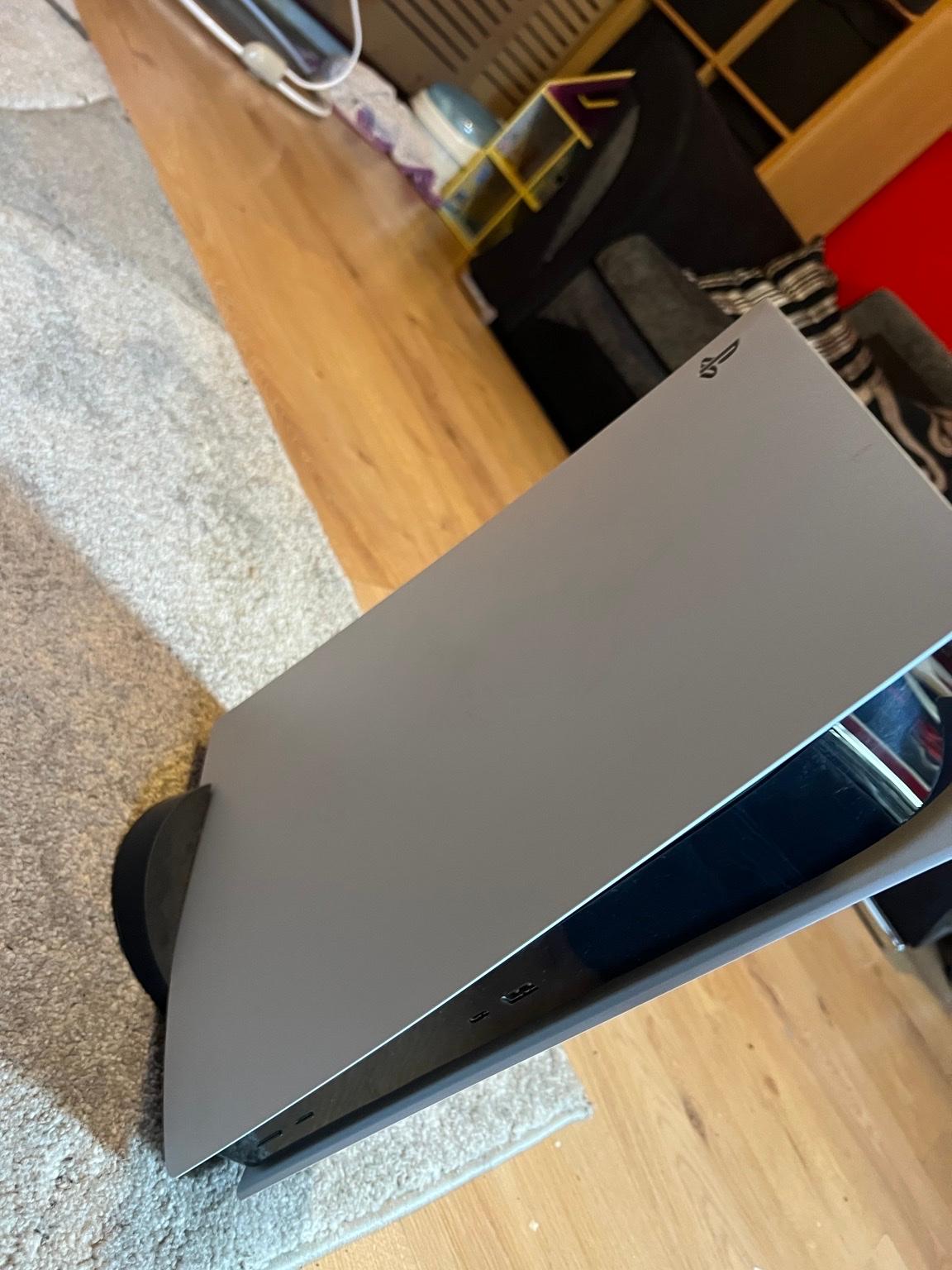 Ps5 disk version like new with controller in Walsall für 450,00 £ zum ...