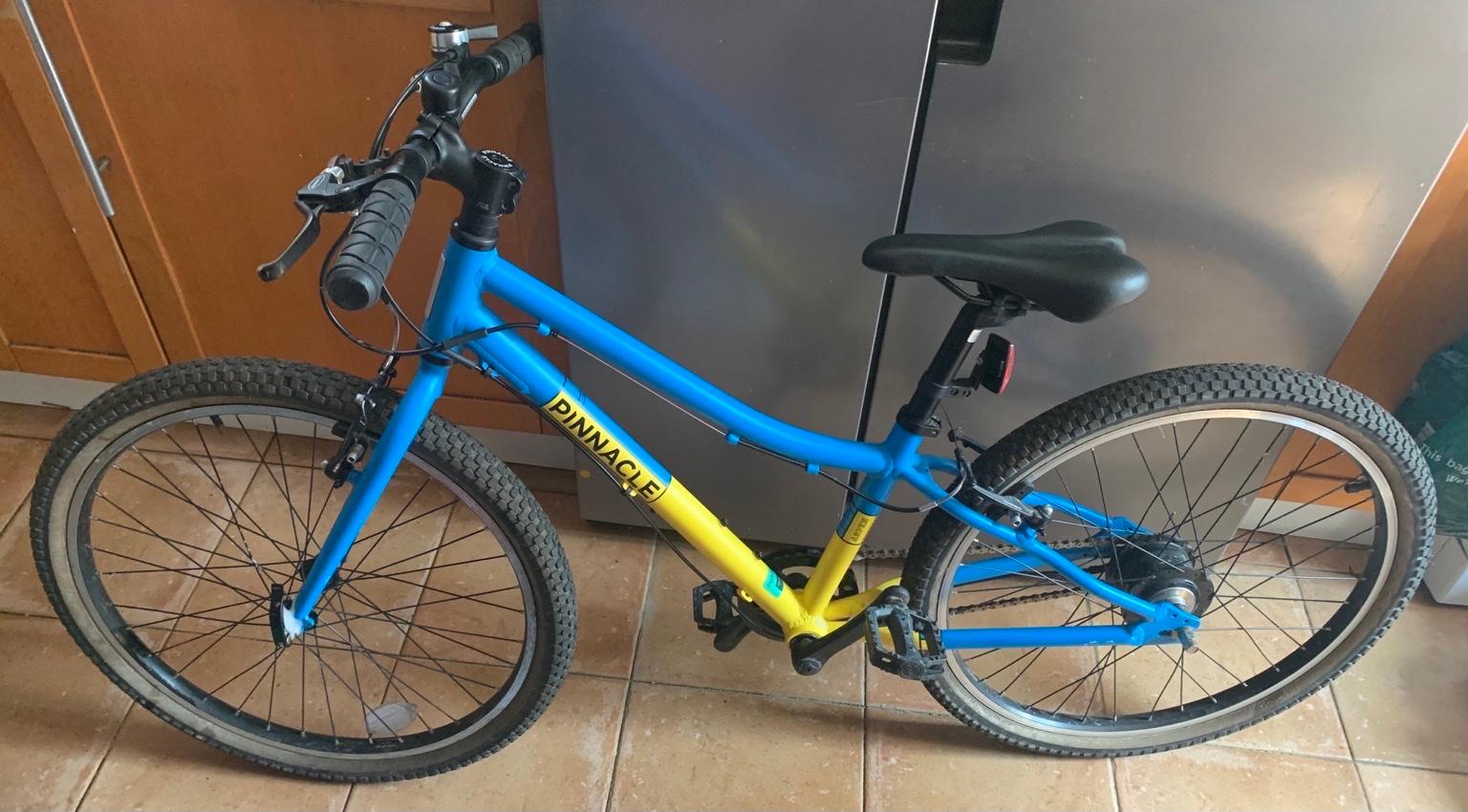 Pinnacle aspen 24’ bike in TW8 Hounslow für 60,00 £ zum Verkauf | Shpock DE