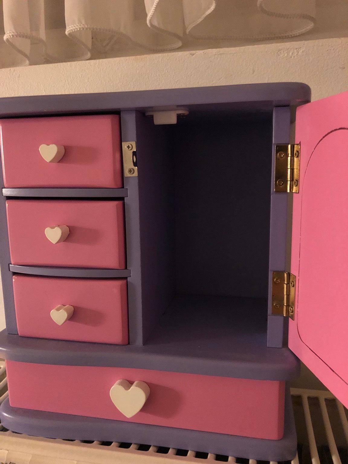 Mini wardrobe jewellery box in E6 London Borough of Newham für £ 8,00 ...