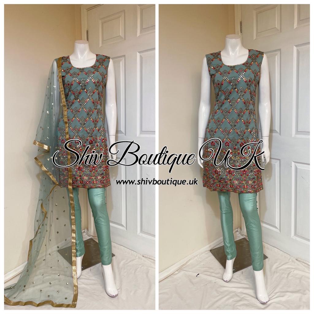Indian Asian Punjabi Churidar pajami suit in WV14 Wolverhampton für £ ...