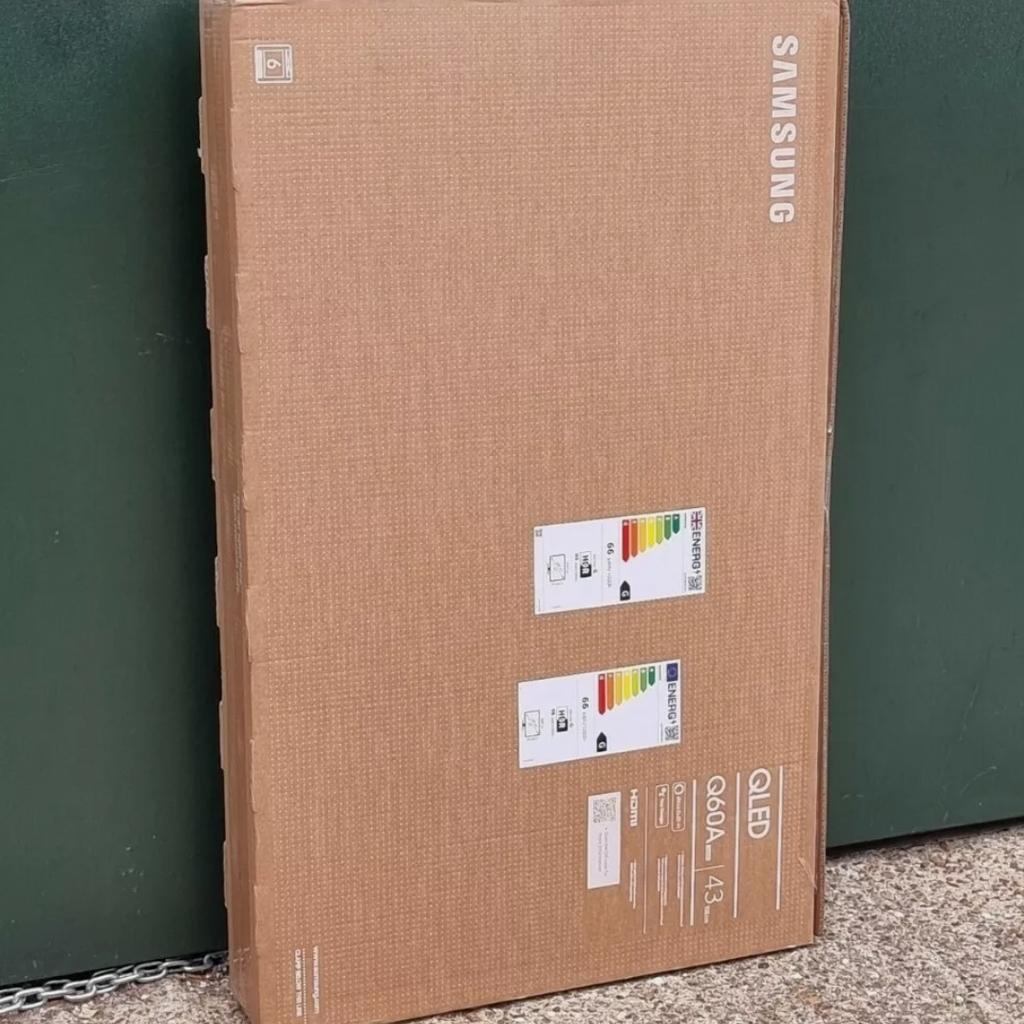 Samsung 43" Empty TV Packaging Box in SE5 London für £ 15,00 zum ...