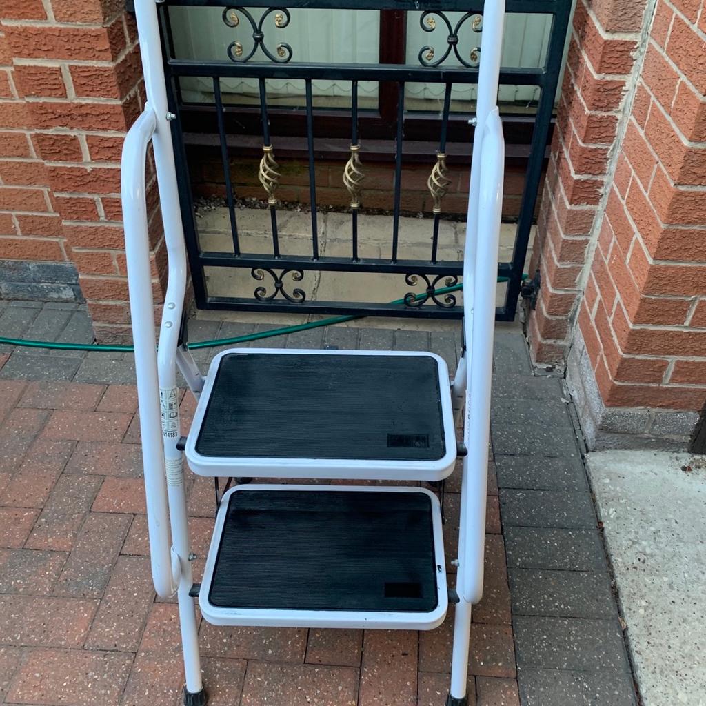 2 Step Safety Ladder with Handrail in WF1 Wakefield für £ 13,00 zum ...
