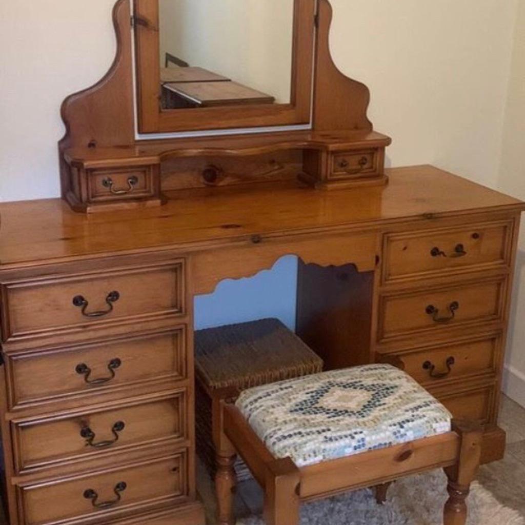 Solid pine dressing table/mirror & stool in WF12 Leeds für 150,00 £ zum Verkauf | Shpock DE