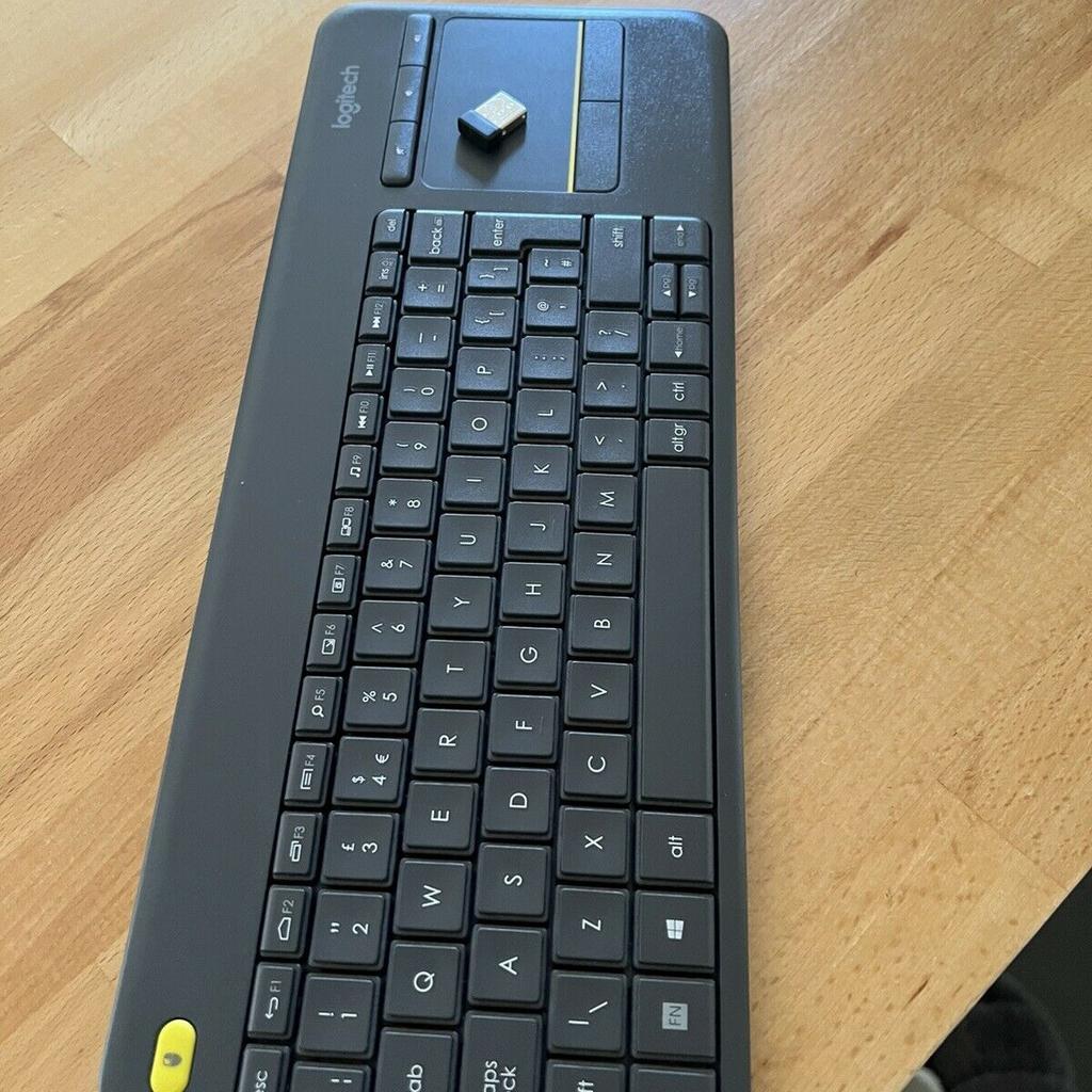Logitech K400 Plus Wireless KeyboardTouchpad in DY8 Metropolitan ...