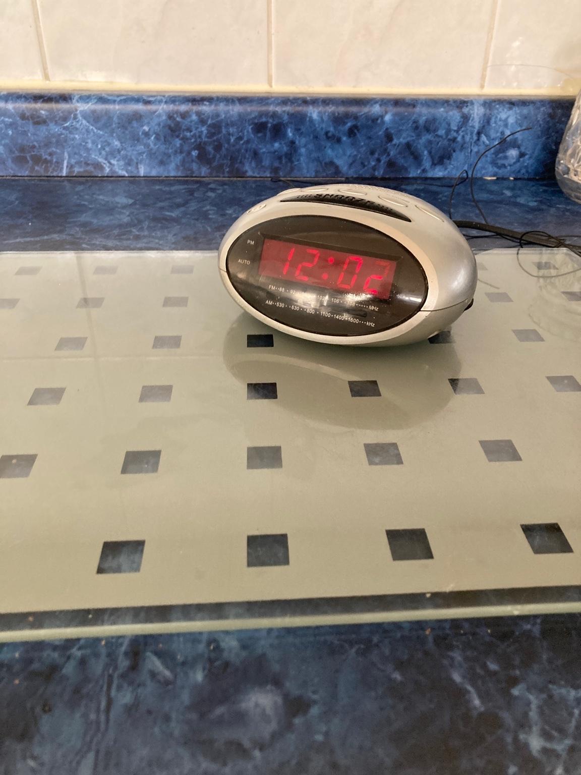 Alarm clock in B68 Sandwell für £ 4,00 zum Verkauf | Shpock AT