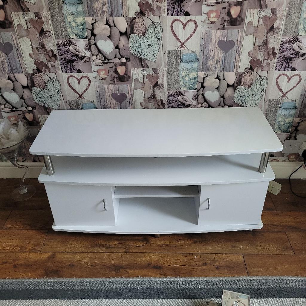 white TV unit in B65 Sandwell for £8.00 for sale | Shpock