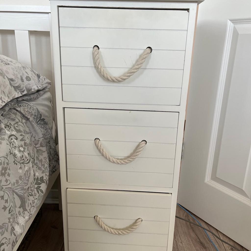 Three drawer unit in white in EN4 Barnet für £ 5,00 zum Verkauf | Shpock AT