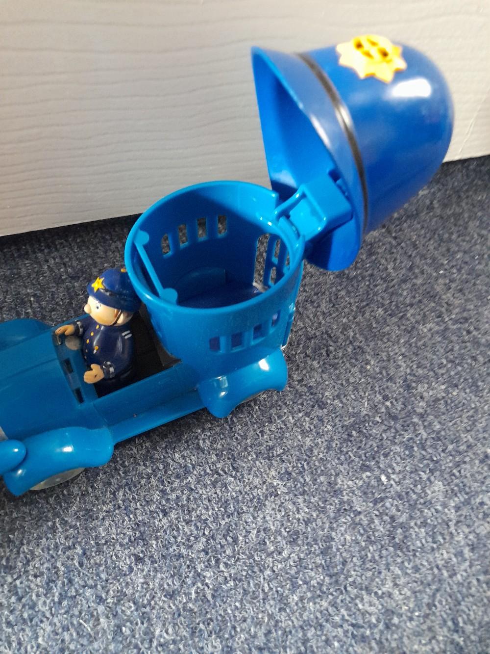 Mr plod and his police car in B70 Sandwell für £ 2,00 zum Verkauf ...