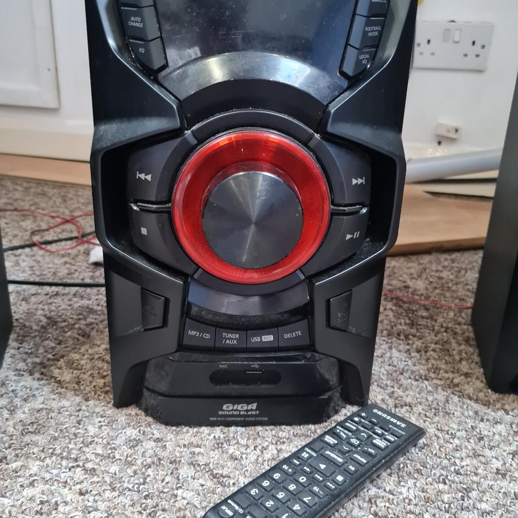 samsung giga sound blast mini hifi system in Sunderland for £20.00 for ...