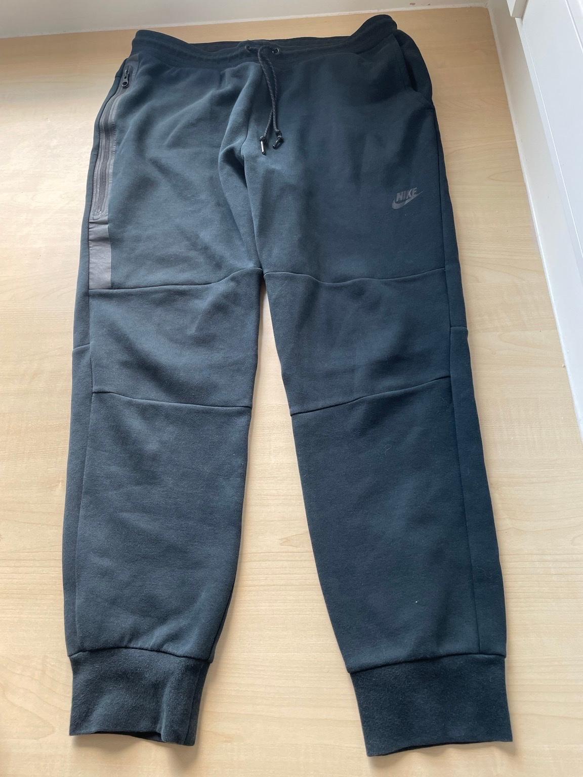 Black Nike tech fleece joggers tracksuit in B42 Birmingham für £ 25,00 ...