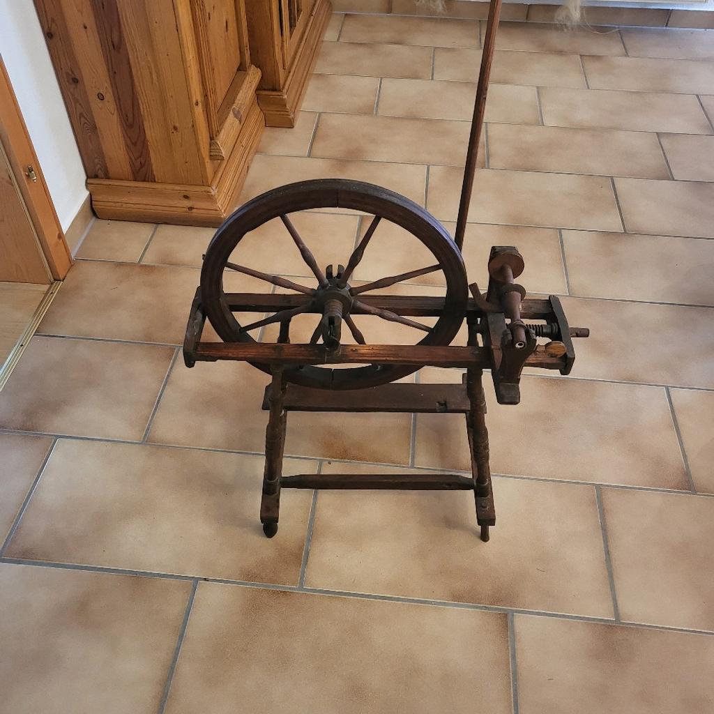 Uraltes Holz Spinnrad Antik *Vintage* in 5142 Eggelsberg für € 15,00 ...