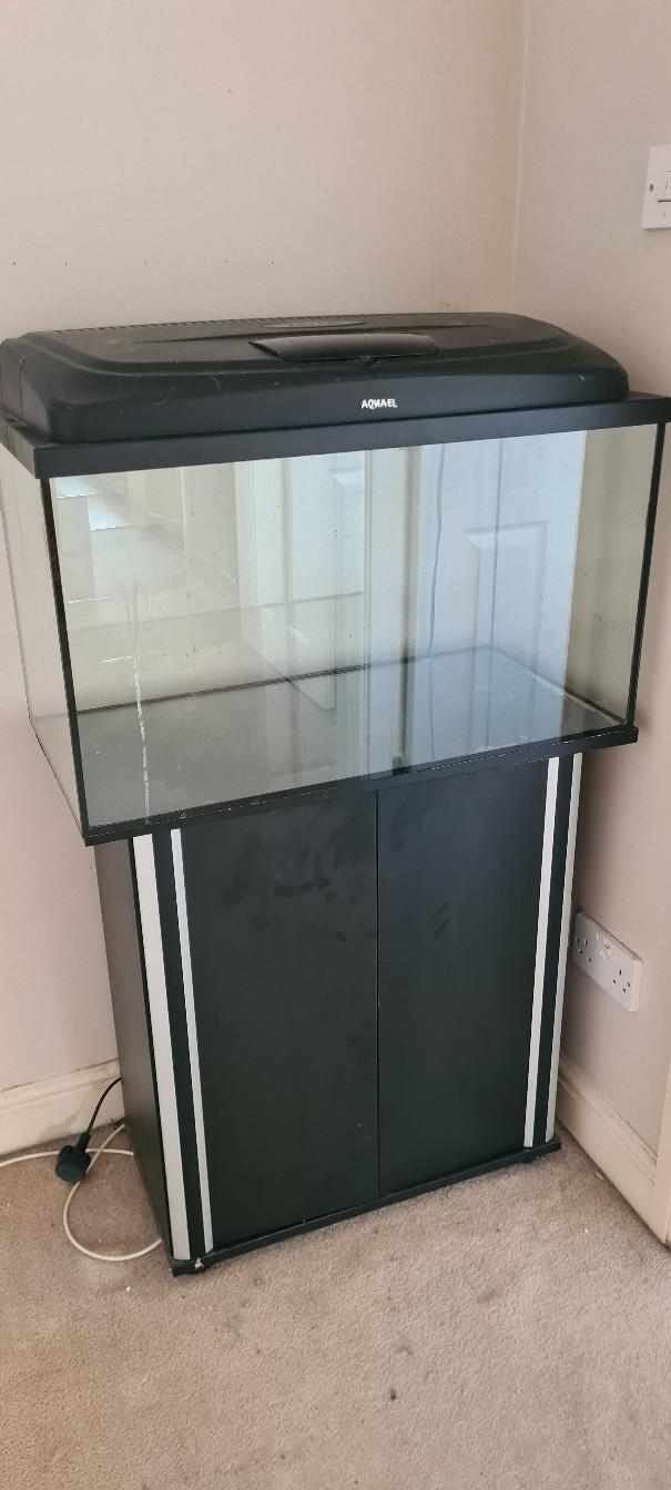 Aqual Fish Tank 90l and Cabinet in WN4 Wigan for £30.00 for sale | Shpock