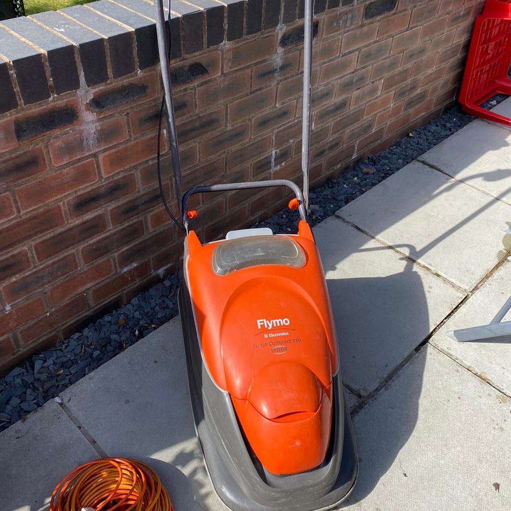 Flymo turbo compact 330 lawnmower in St Helens für £ 30,00 zum Verkauf ...
