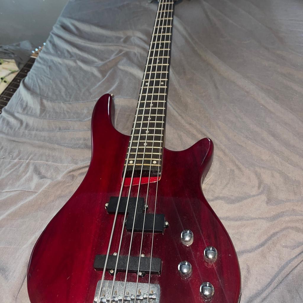Red 5-String Bass Guitar in WA1 Warrington für £ 35,00 zum Verkauf ...