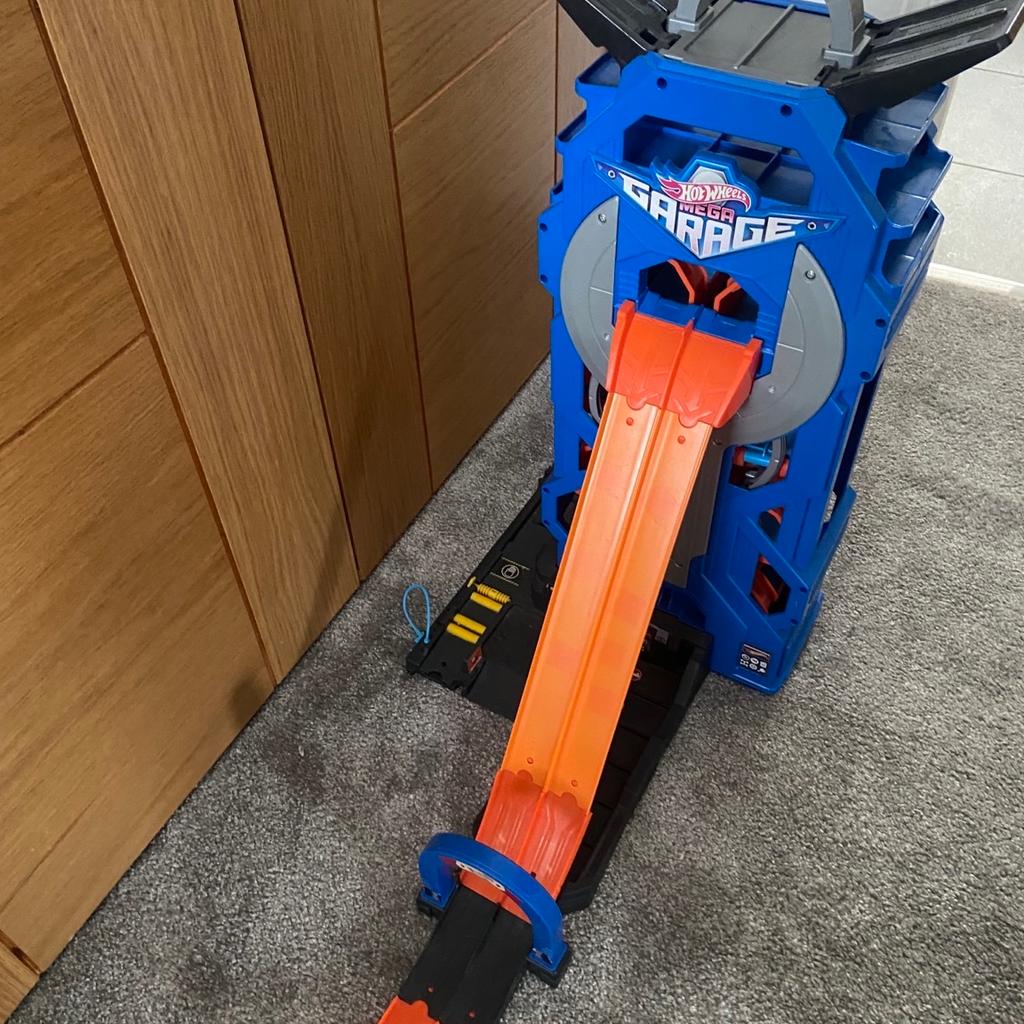 Hot wheels car garage and ramp/track in TS15 Egglescliffe für 5,00 ...