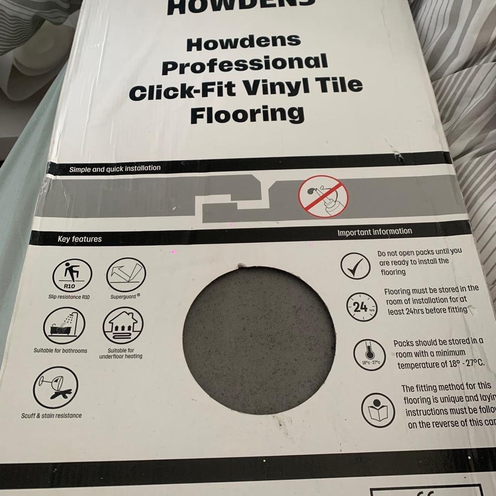 HOWDENS VINYL CLICK FLOORING in WS10 Walsall für 15,00 £ zum Verkauf ...