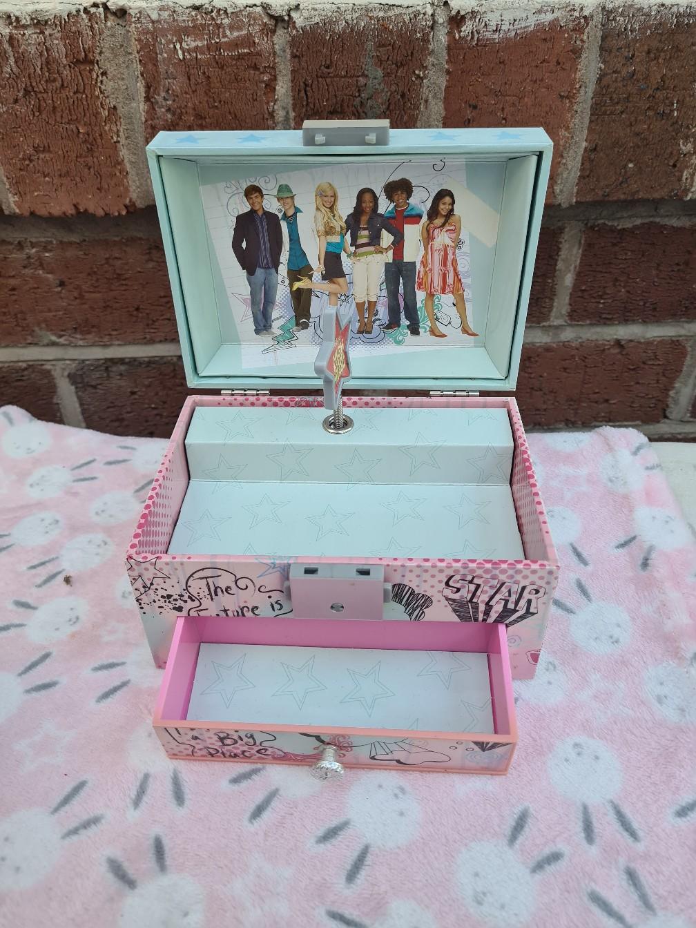 High School Musical Box in B71 Sandwell for £1.00 for sale | Shpock