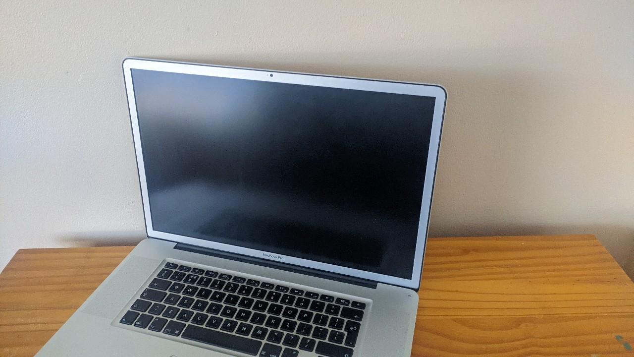 MacBook Pro 17" 2011 i7 2.5GHz with Anti-Glar in SE13 Lewisham for £190 ...