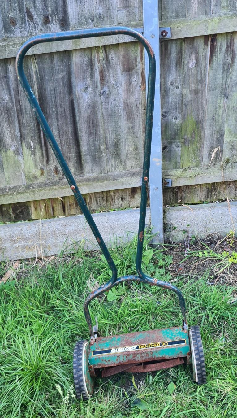 Retro Qualcast Panther 30 Hand Powered Mower in WV10 Wolverhampton für ...