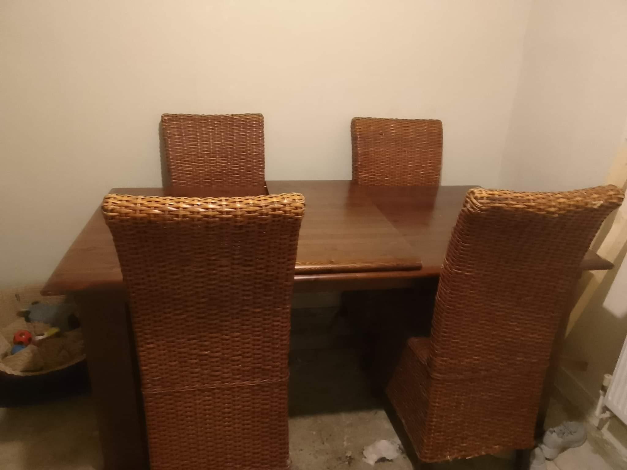 Wooden table & chairs in B65 Sandwell für 60,00 £ zum Verkauf | Shpock DE