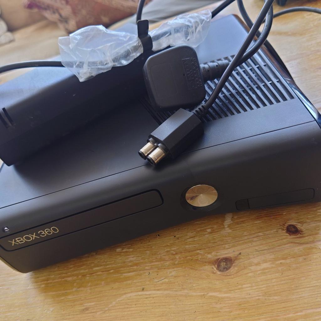 Xbox 360 console and wire in SW11 London Borough of Wandsworth für 35 ...