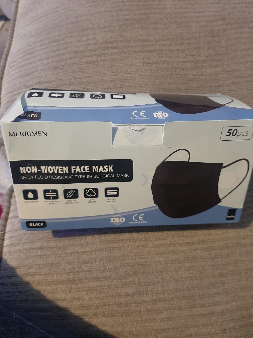 New box of 50 black face masks in B71 Sandwell für £ 0,50 zum Verkauf ...