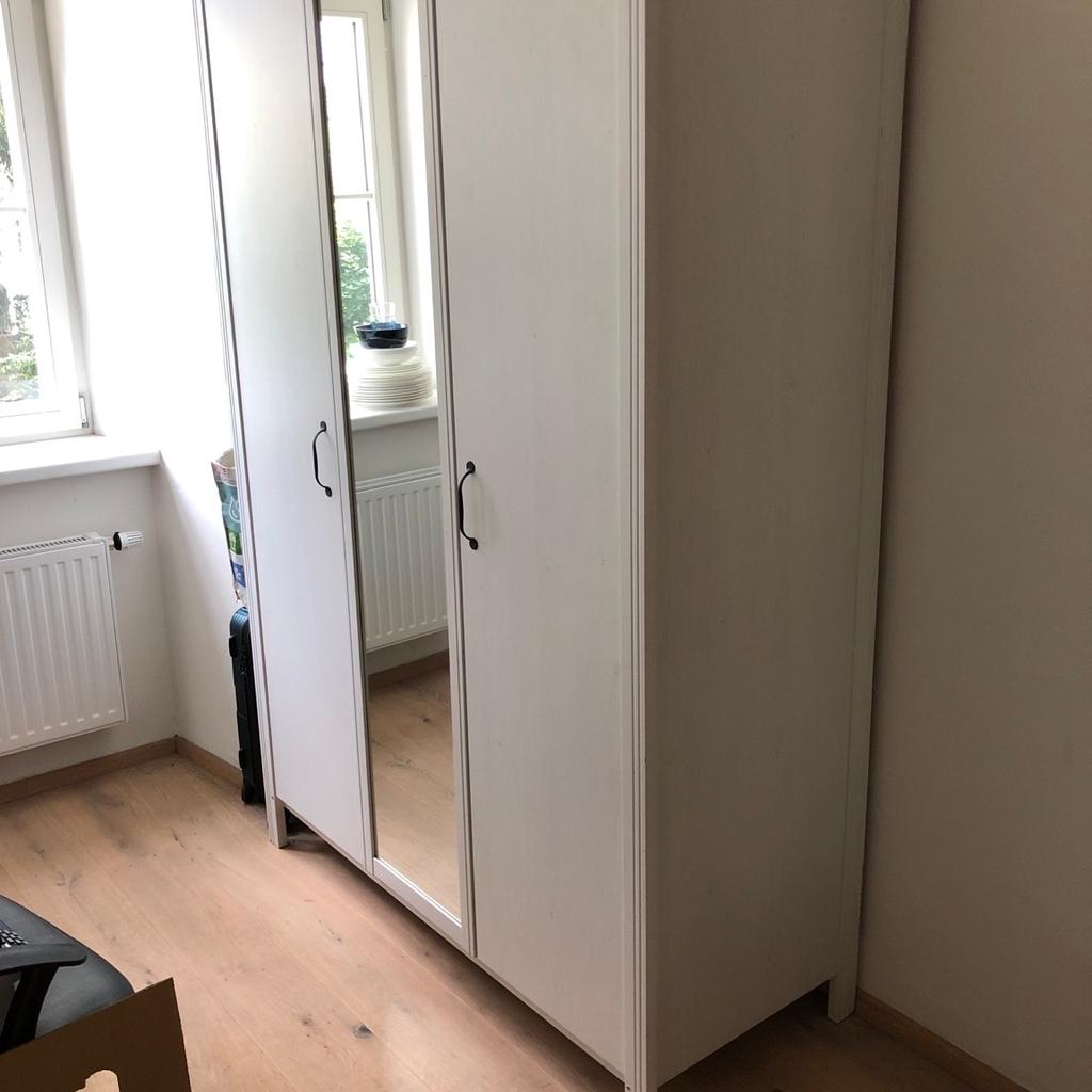 Ikea Kleiderschrank weiß Holz mit Spiegel in 5020 Salzburg für 30,00 € zum Verkauf | Shpock DE