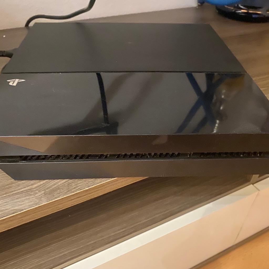 PS4 500GB Plus 1 Controller plus Ladestation in 94078 Freyung für 150 ...