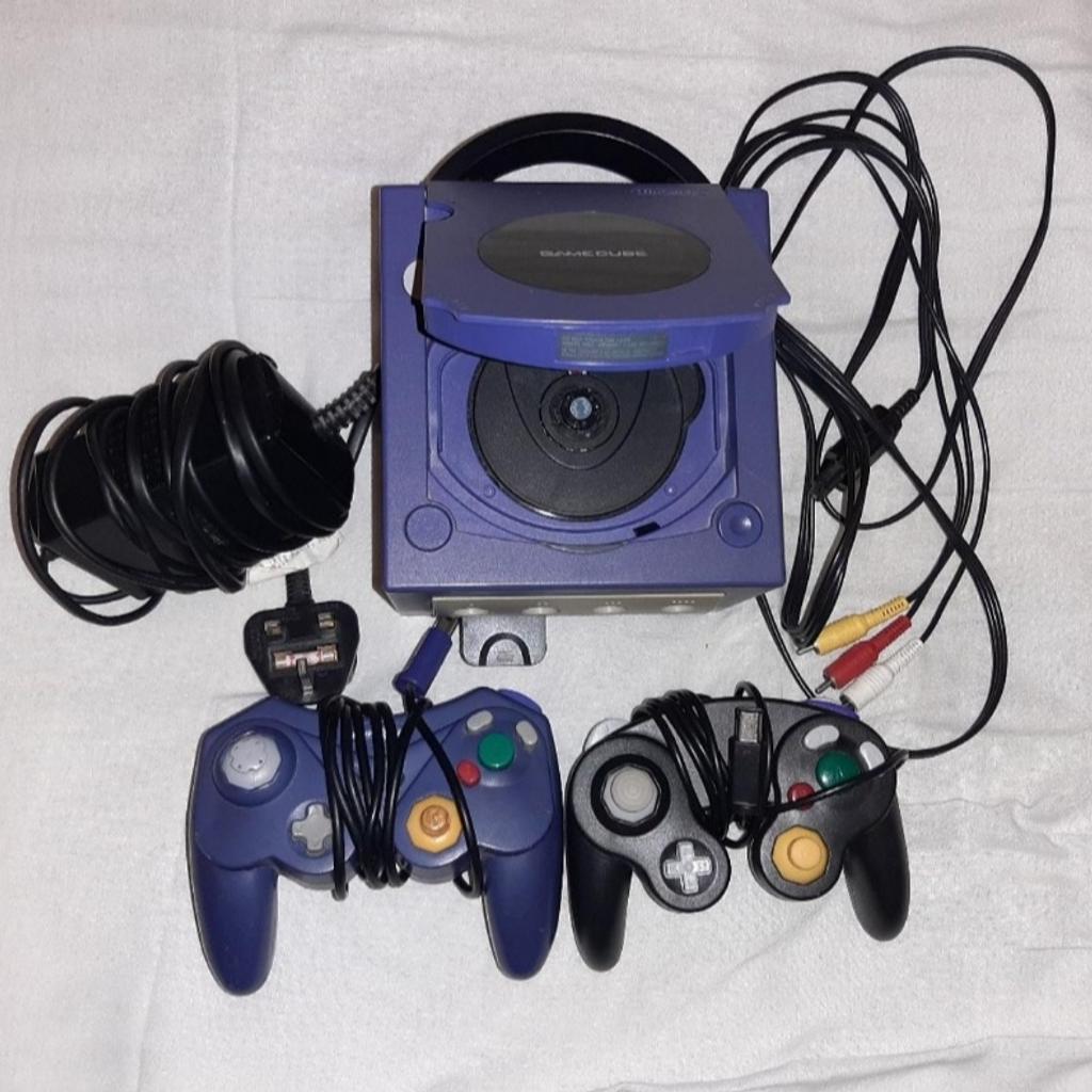 GameCube Console with 2 Controllers in Wigan für 50,00 £ zum Verkauf ...