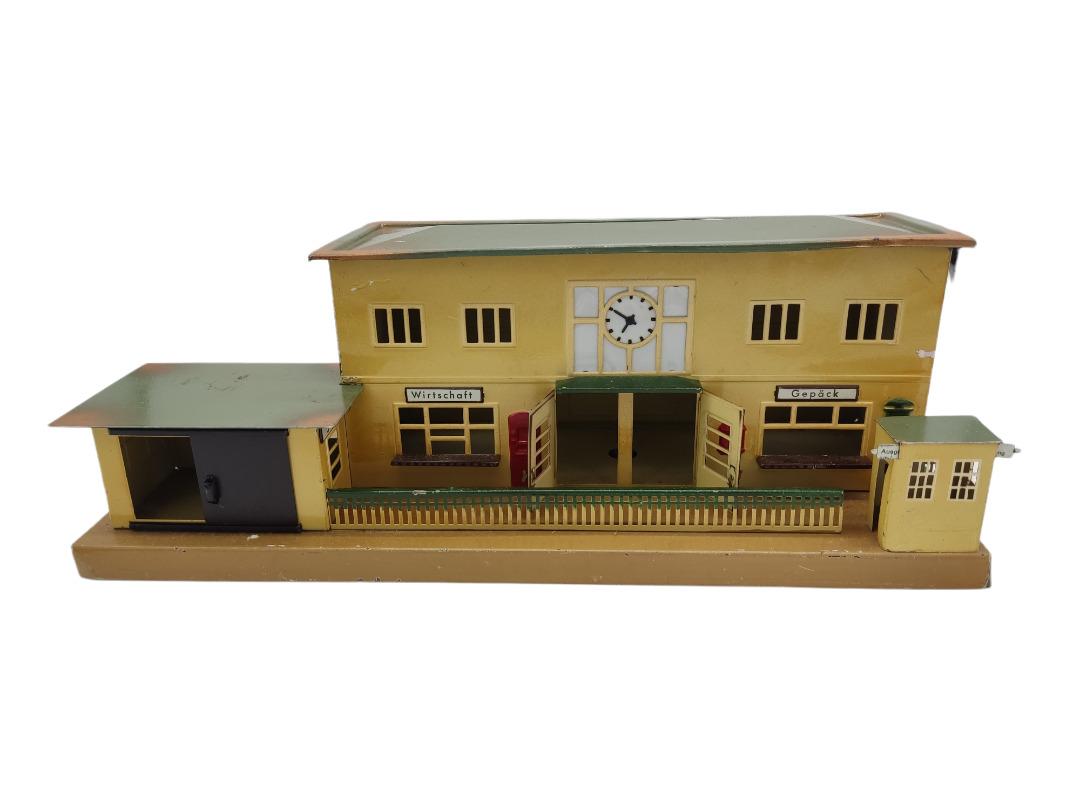Märklin Bahnhof 414 aus Blech in 6844 Altach for €154.00 for sale | Shpock