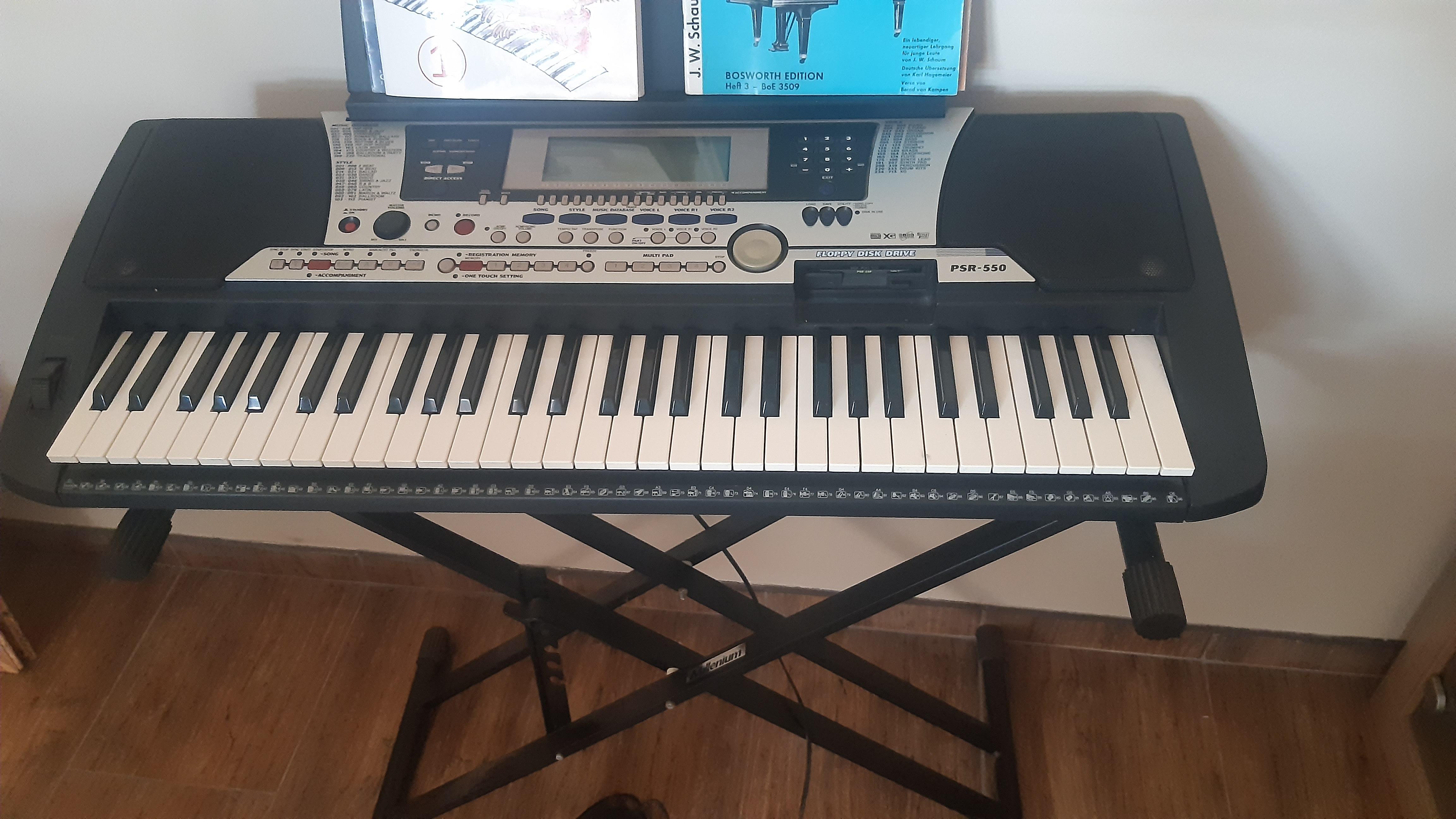 Yamaha PSR-550 Keyboard mit Notenständer in 90431 Nürnberg für 250,00 ...
