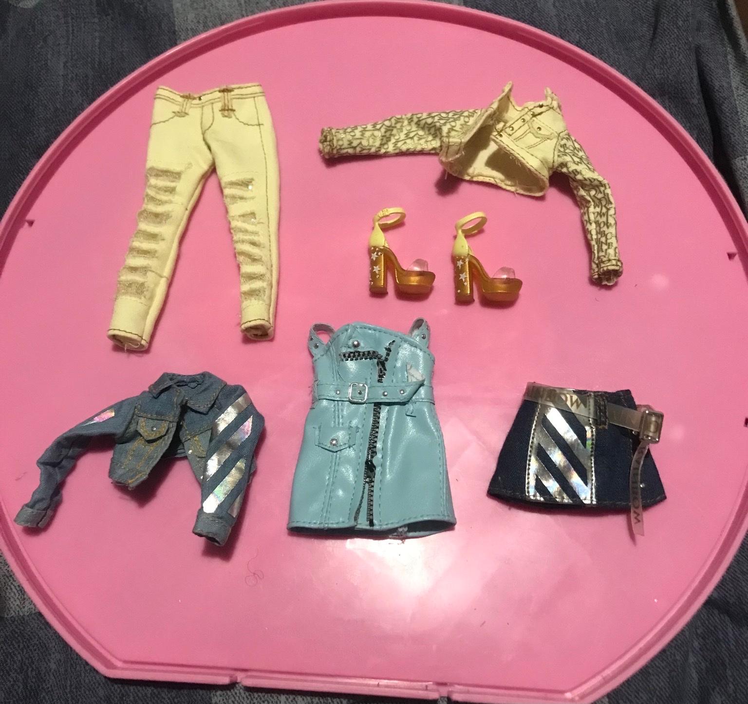 Rainbow high clothes in RM3 Havering für 20,00 £ zum Verkauf | Shpock DE