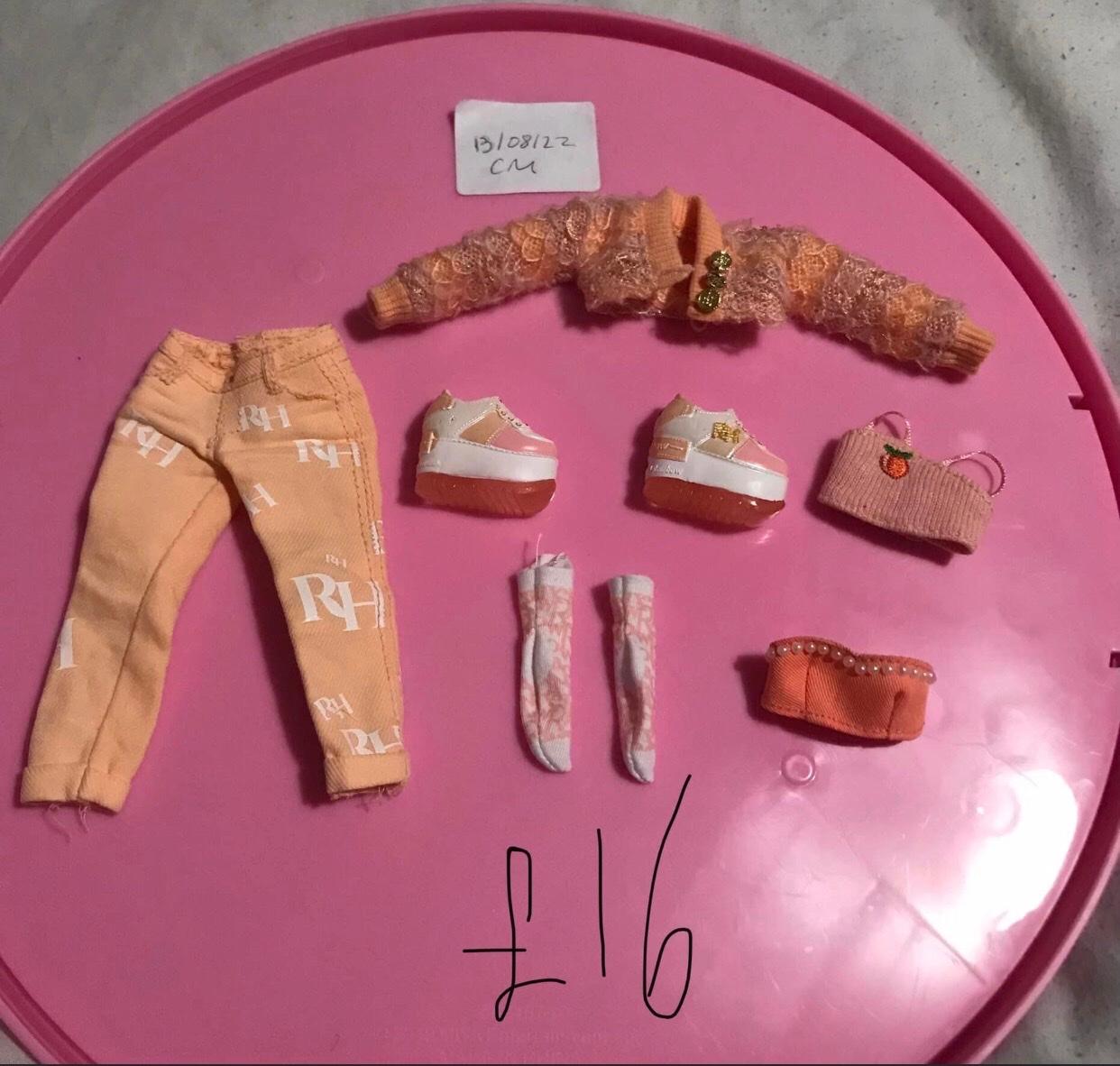 Rainbow high clothes in RM3 Havering für 16,00 £ zum Verkauf | Shpock DE